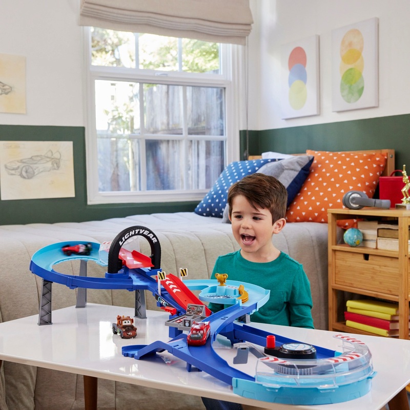 Disney Pixar Cars Rennbahn Global Racers Cup GRC Sprung-Rennstrecke ...