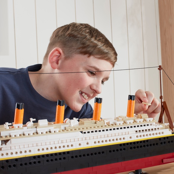 Build-It Deluxe Titanic 878 Piece Building Bricks Oxford Set | Smyths ...