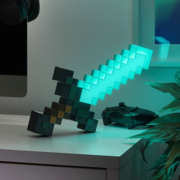 Paladone Minecraft Lampe Diamant-Schwert | Smyths Toys Deutschland