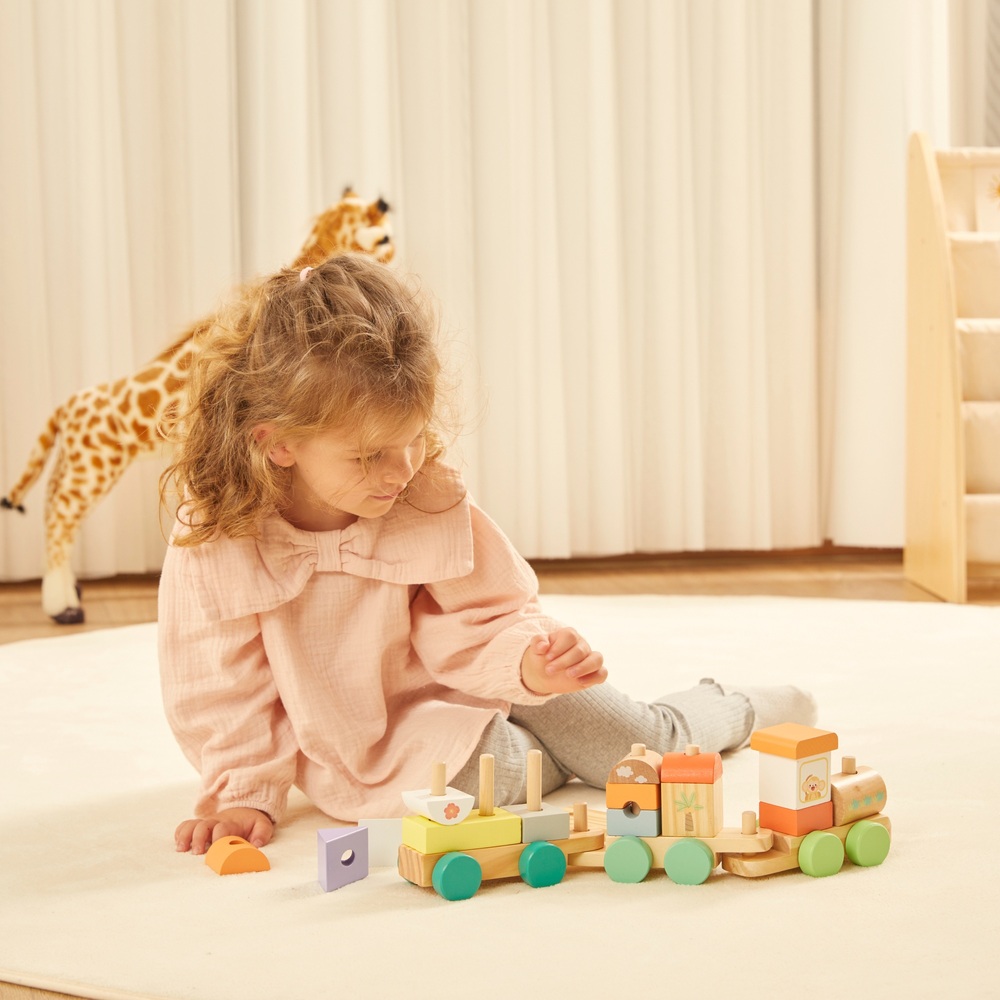Squirrel Play - Train Empilable en Bois Safari | Smyths Toys France