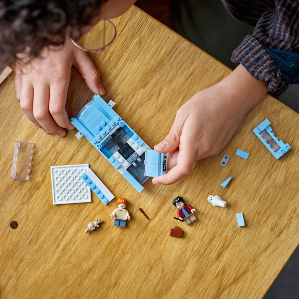 LEGO Harry Potter 76424 Flying Ford Anglia Set | Smyths Toys UK