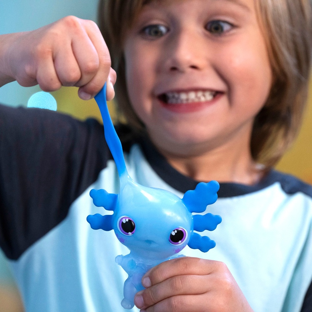 AniMagic Let's Glo Axolotl blau | Smyths Toys Deutschland
