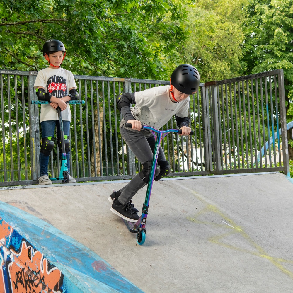 Blindside Stunt Scooter Edge 900 Kinderroller türkis | Smyths Toys ...