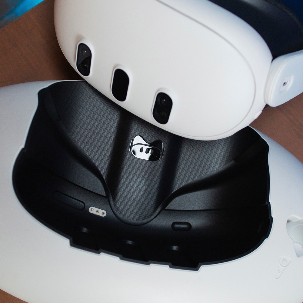 Stealth Storage & Charging Station for Meta Quest 3 | Smyths Toys UK