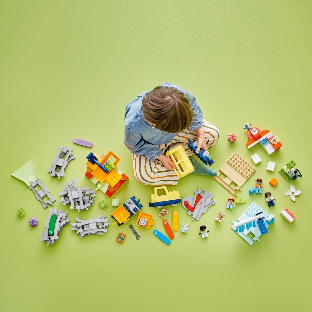 LEGO DUPLO 10428 Große interaktive Eisenbahn | Smyths Toys Deutschland