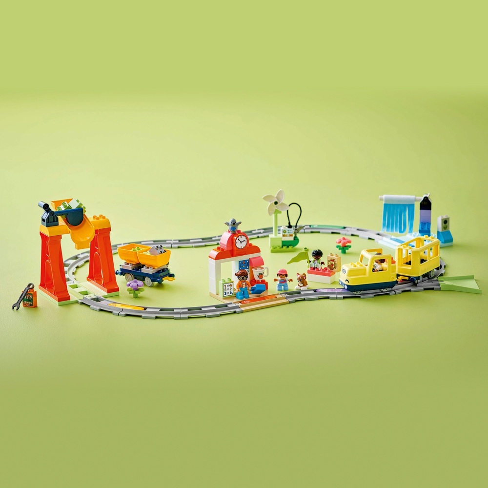 LEGO DUPLO 10428 Große interaktive Eisenbahn | Smyths Toys Österreich