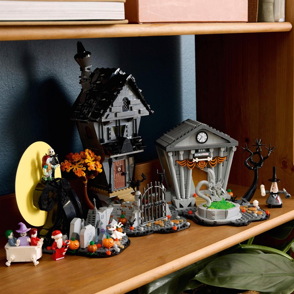 LEGO Ideas 21351 Disney Tim Burton's The Nightmare Before Christmas Set ...