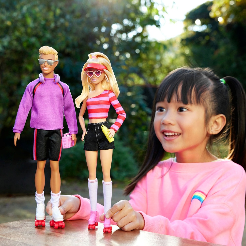 Barbie Fashionistas Puppen Barbie und Ken auf Rollschuhen | Smyths Toys ...
