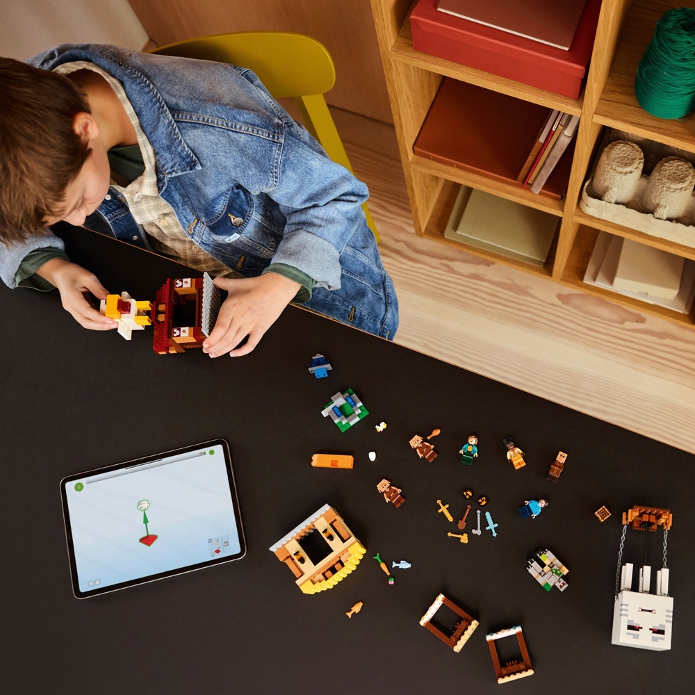 LEGO Minecraft 21273 The Ghast Balloon Village Attack Set | Smyths Toys UK